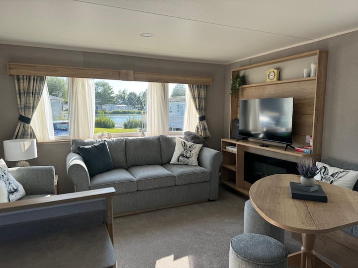 Beautiful 2 Bedroom Caravan In South Cerney - Cotswolds
