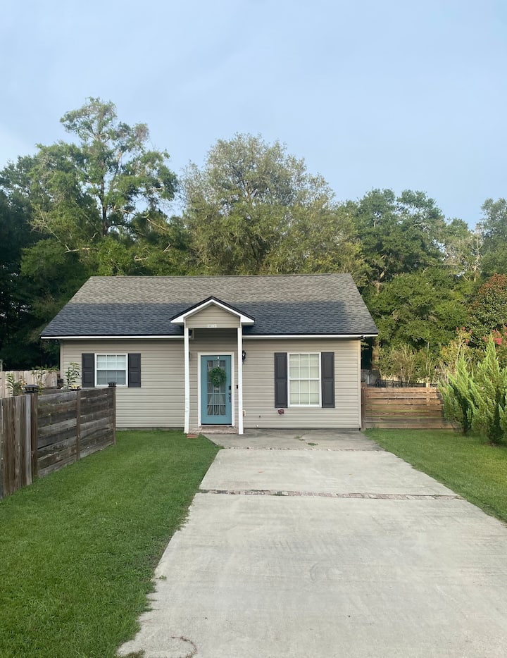 Welcome To The Blue Pansy- Near Many Blue Options - Milton, FL