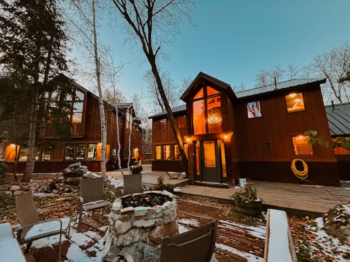 Stone Table Lodge -Sleeps 16- 2 Hot Tubs - Sundance, UT