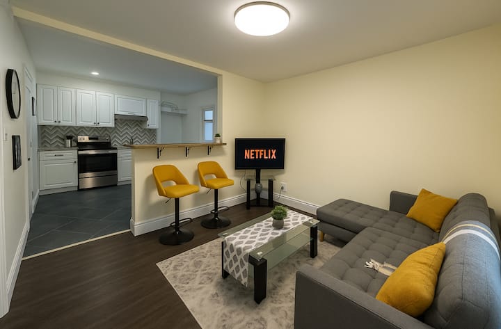 Chic And Cozy Walkerville Retreat! 3beds, 2 Baths - Windsor