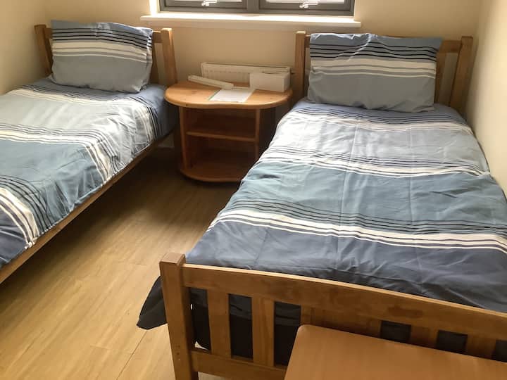 Cosy & Quiet 2-bed Room With Free Parking & Wi-fi - Glasgow