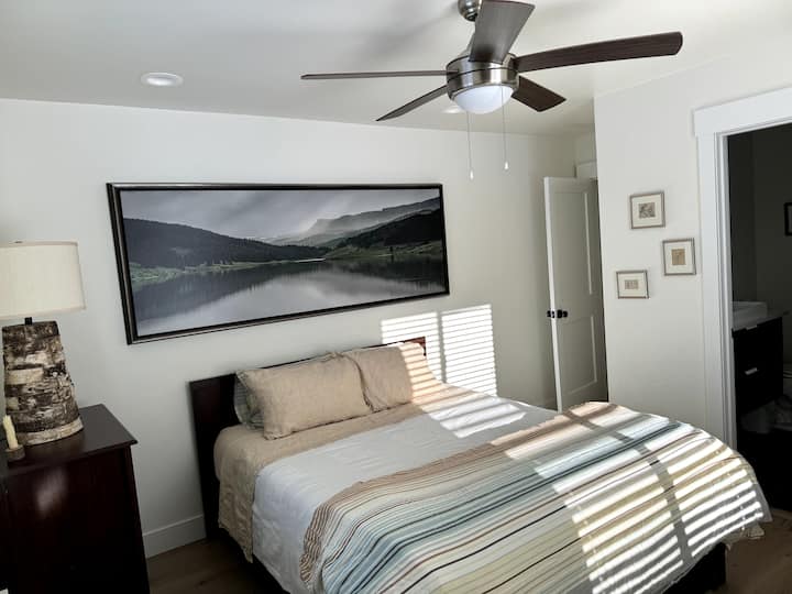 Quiet, Sunlight Neighborhood Bedroom Suite - Steamboat Springs