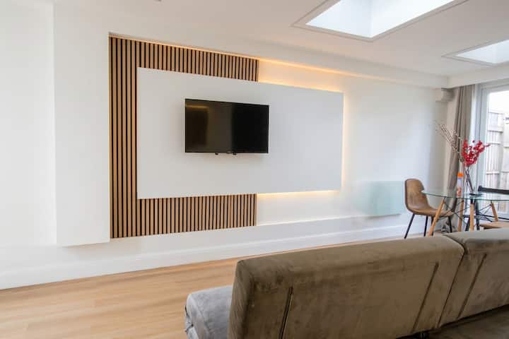Little London House With Excellent Location - Northolt - London