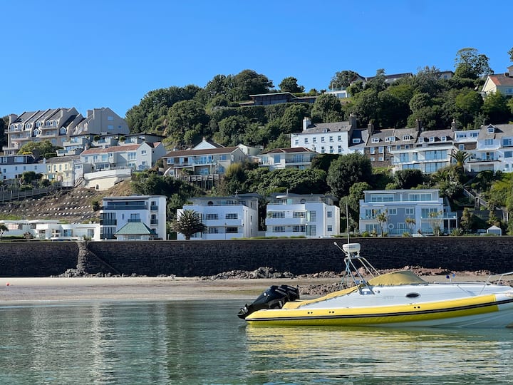 Beachside Apartment - Jersey