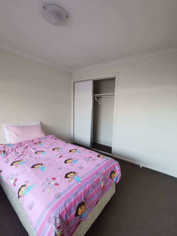 Homey Double Story House - Donnybrook