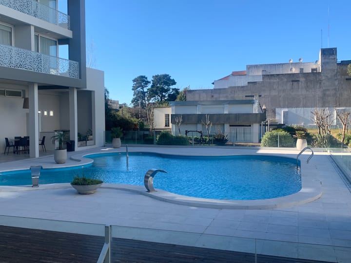 Depto. Zona Centro Con Cochera - Pinamar