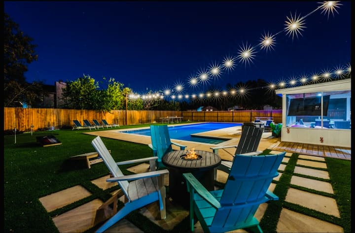 Backyard Paradise With Heated Pool & Room To Play! - Austin, TX