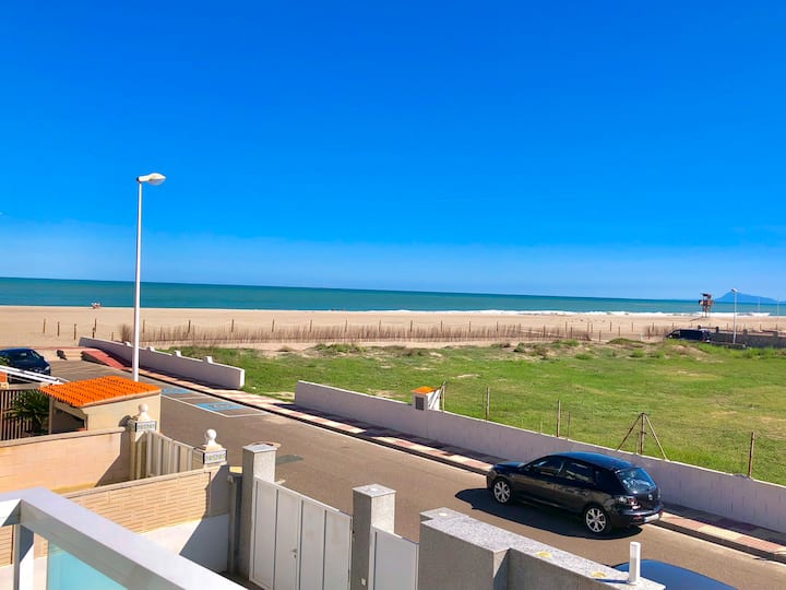 The Mediterranean Is Less Than 50 Meters Away. - Cullera