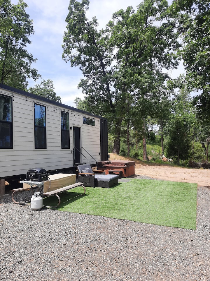 Mountain View Escape Tiny-home - Yosemite National Park, CA