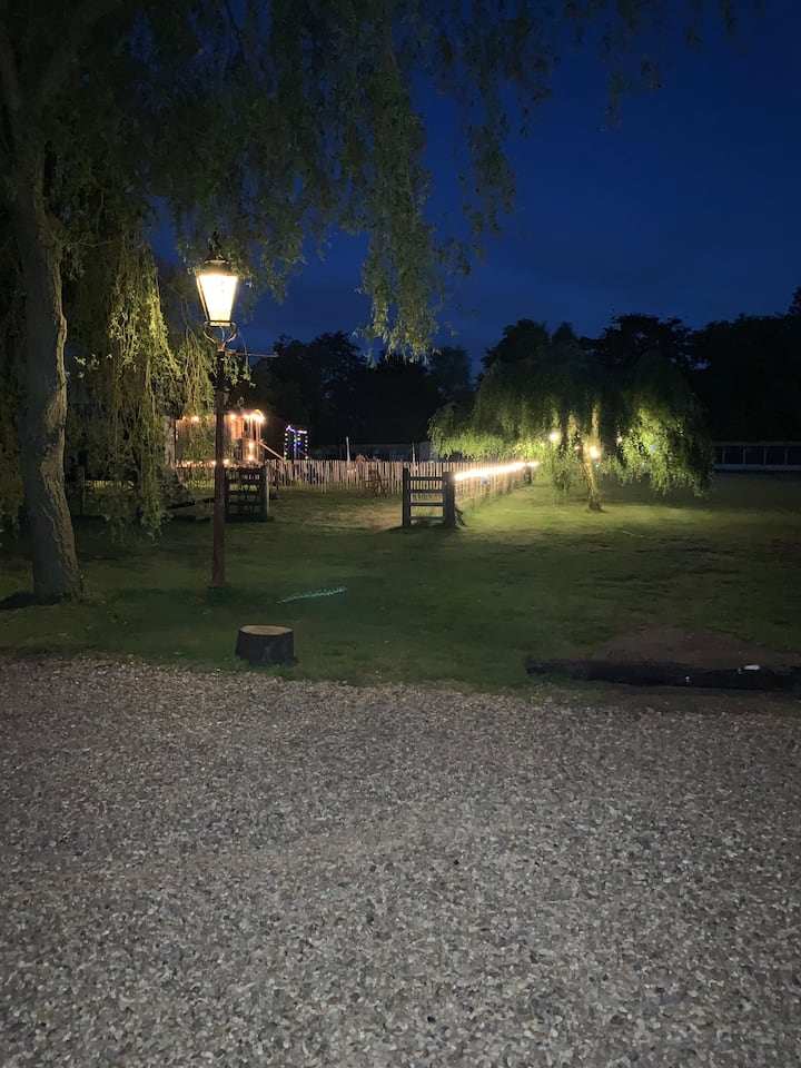 Hiefer Lovely Modern Shepherds Hut In Own Garden - Dereham