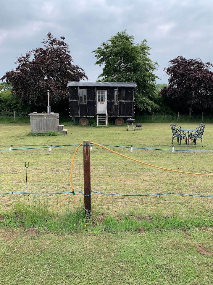 The Heifer Has Wood-fired Hot Tub At An Extra Cost - Dereham