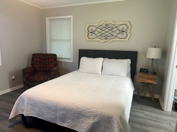 The Smith Nook - New London, NC