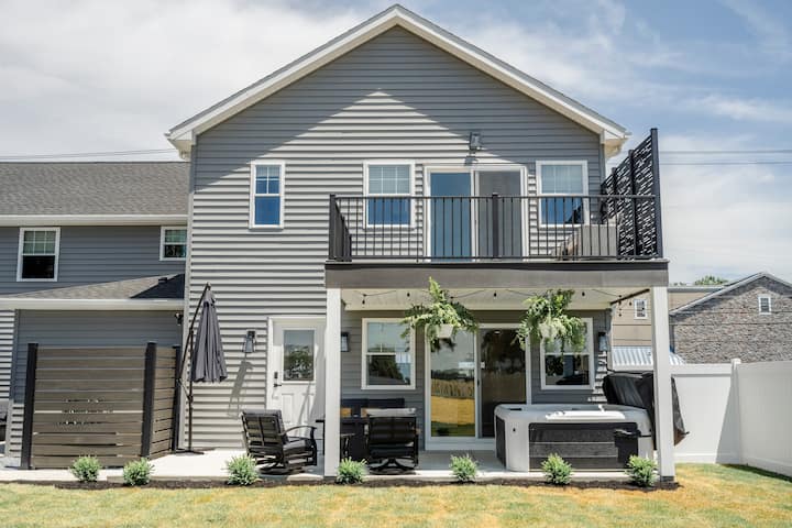 Renovated Family Home W/hot Tub & Game Room - Strasburg, PA