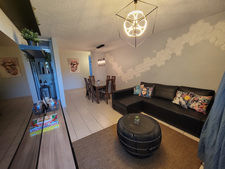Urban Retreat: Your Home Away From Home - Trujillo Alto