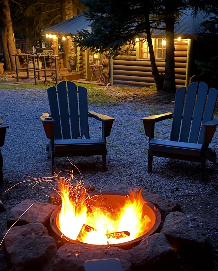 Yellowstone’s Cozy Authentic Log Cabin 3 Bathrooms - Island Park, ID