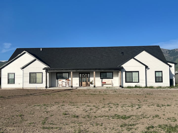 New Private En Suite W/ King - Logan, UT