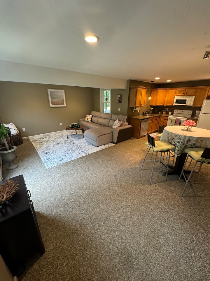 Cozy And Tucked Inn *15 Mins To Downtown Plymouth - Cape Cod, MA