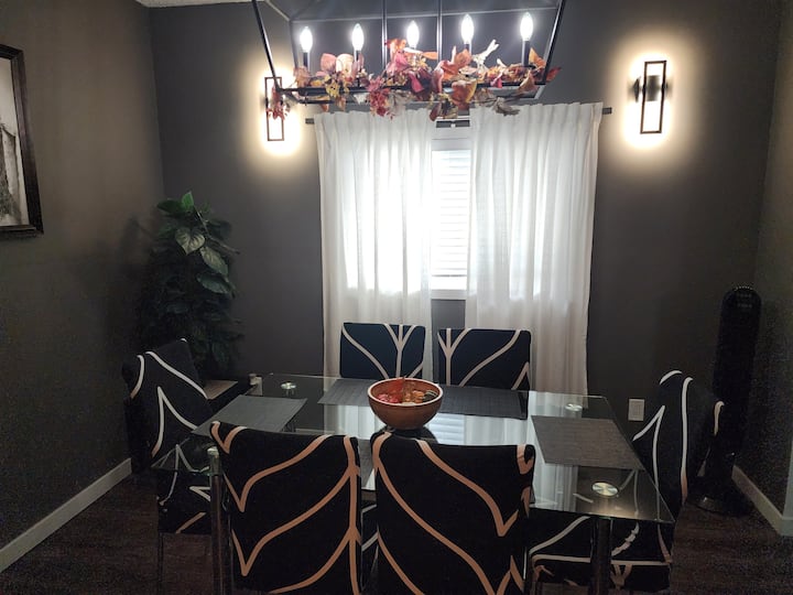 Charming 2s Home W/ Private Deck - Winnipeg