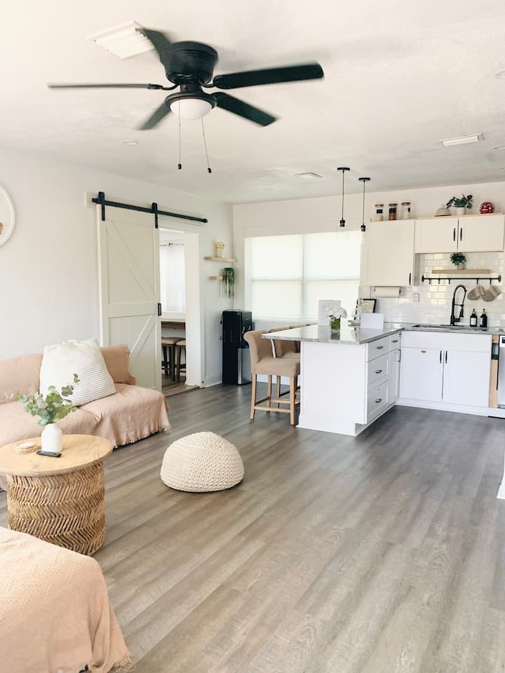 Clearwater Boho Beach Retreat- 10 Min To The Beach - Clearwater, FL