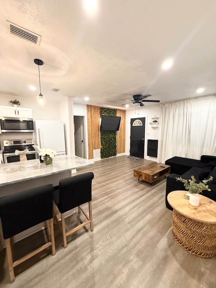 Clearwater Boho Beach Retreat- 10 Min To The Beach - Dunedin, FL