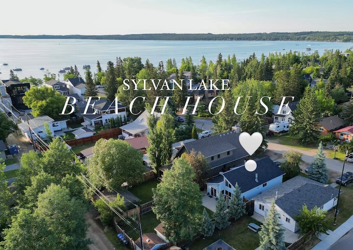 The Beachside Bungalow   ོ 3 Bedroom Cottage - Sylvan Lake, AB