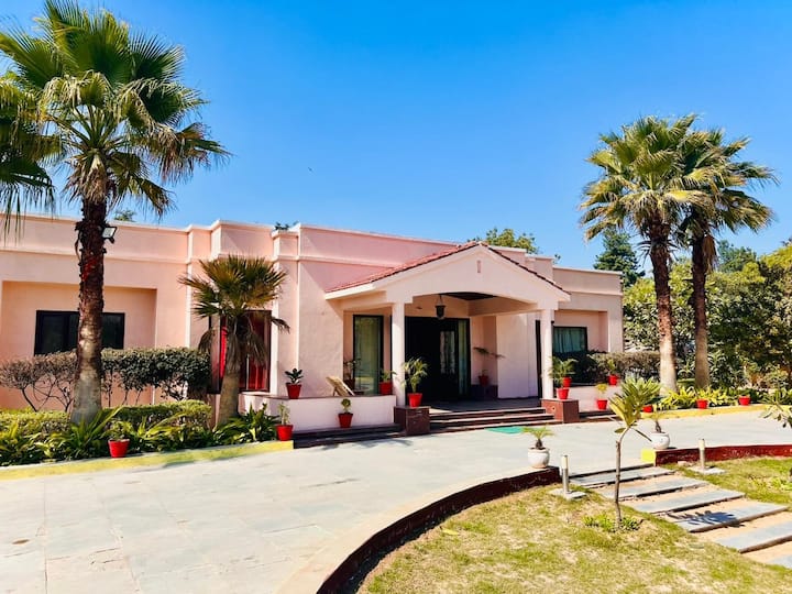 Blissville Farmhouse With Swimming Pool & Games - Gurgaon