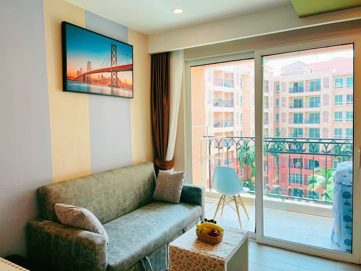 七海  超大床房  一室一厅  泳池景观 - Pattaya City