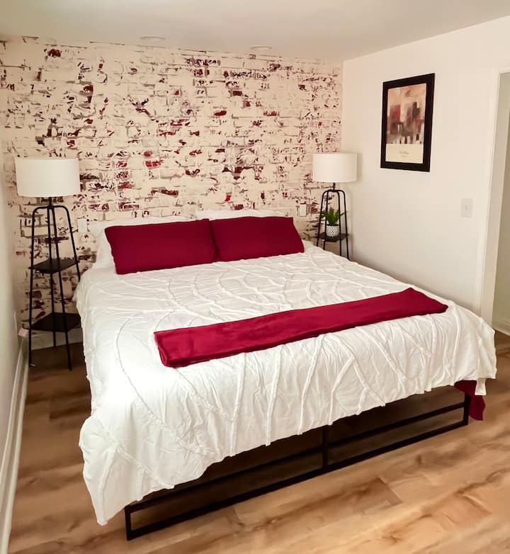 King Villa/central Bliss/55" 4k Roku/full Kitchen - Colorado Springs, CO