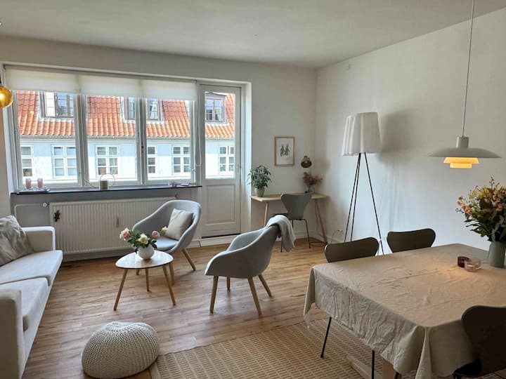Dejlig Lys Lejlighed I Indre By - Copenhagen