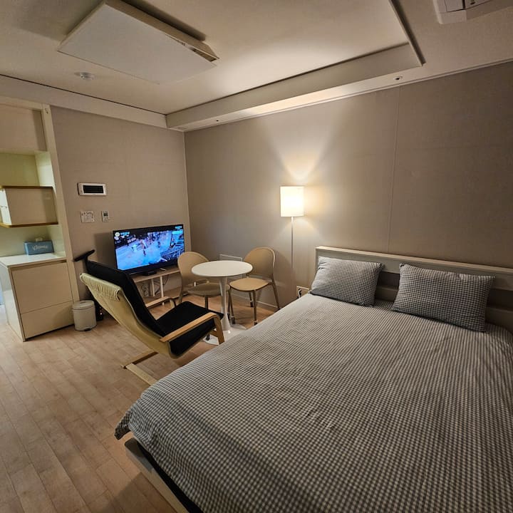 H1-rium 500a3, Line 9, 2 Min, Tv, Easy Chair - Bucheon-si