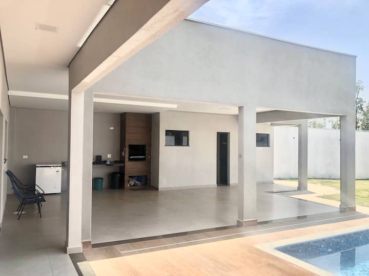 ÁRea De Lazer Moderna Com Wi-fi E Ar Cond. - Americana