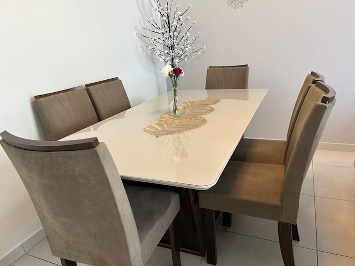 Huge Lounge 2 Bedroom + Nanny/guest Room | Sleep 6 - Dubai