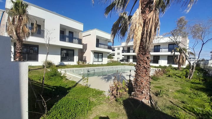 3+1 Apartment Within Walking Distance To The Beach - Side