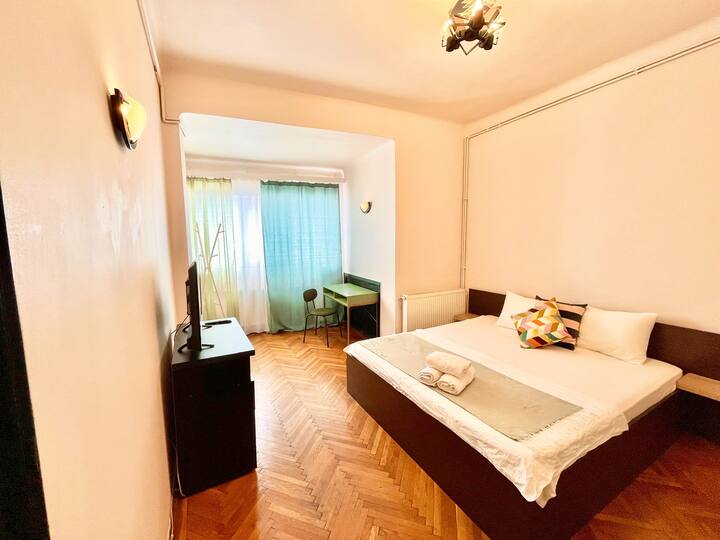 Old Town Spacious Economy Room - Bucharest