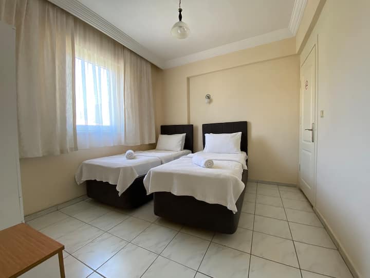 2 Tek Yataklı Balkonsuz Oda - Fethiye