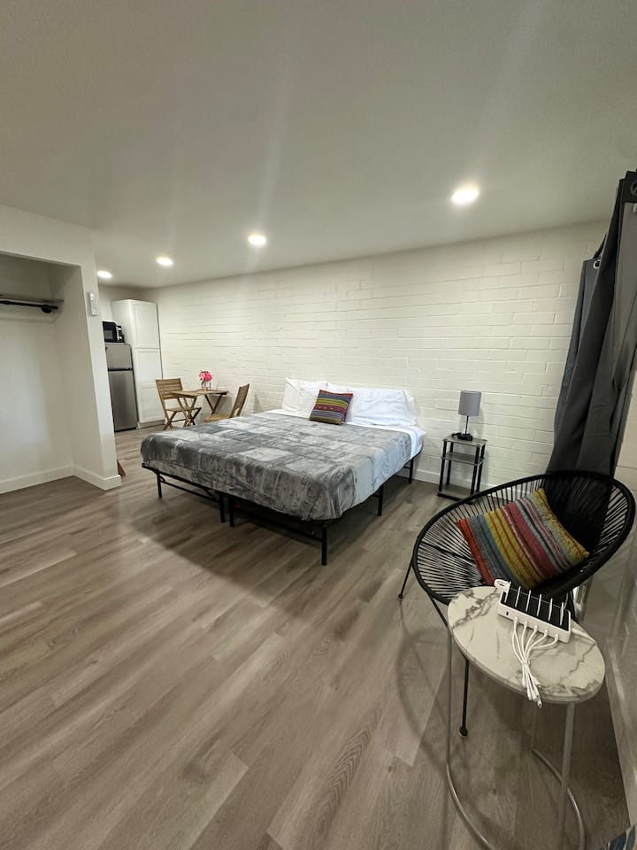 !Newly Remodeled Bright Studio - Rochester, NY