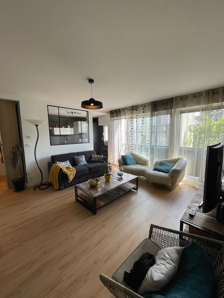Apt  6 Pers Proche Centre/gare - Parking Sécurisé - Laval, France
