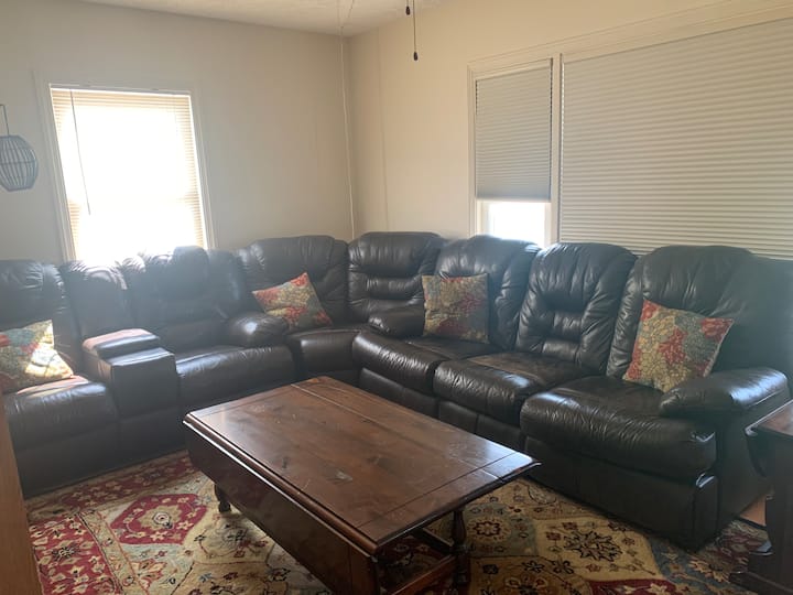 Close To The Dunes State Park! - Portage, IN