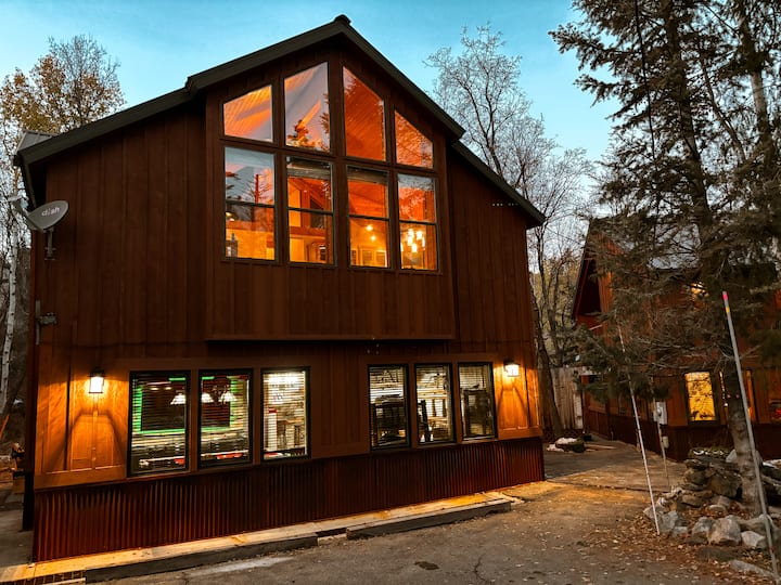 Stone Table Hideaway - Sleeps 8 - Hot Tub - Sundance, UT