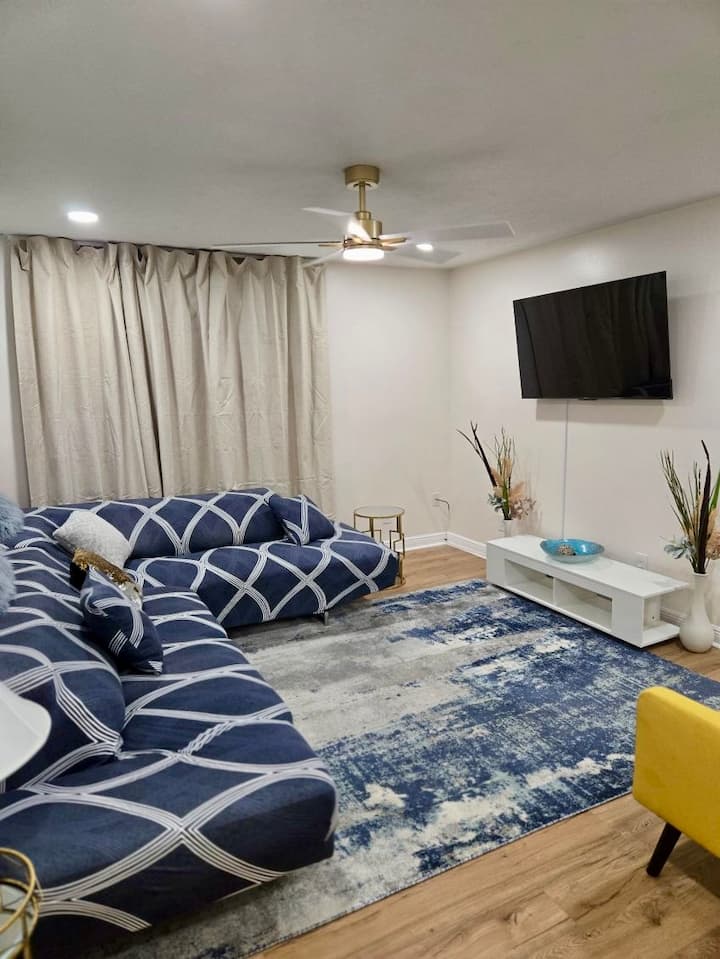 Cozy 2-bedroom Apt With Balcony. - Fayetteville, NC