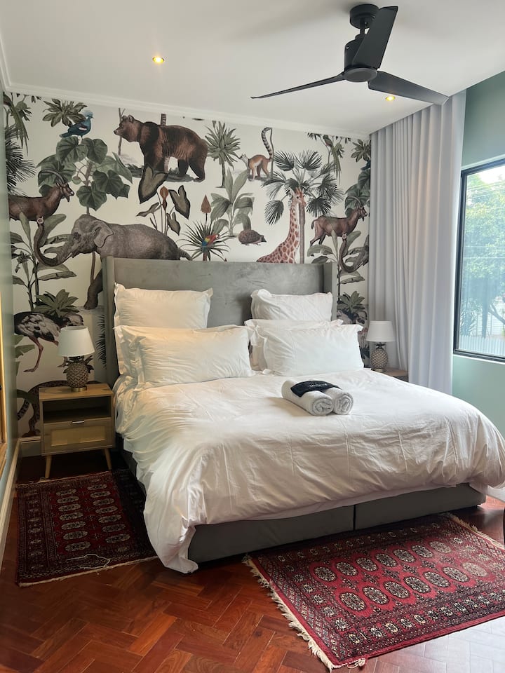 Navy @ Melville Mansions - 