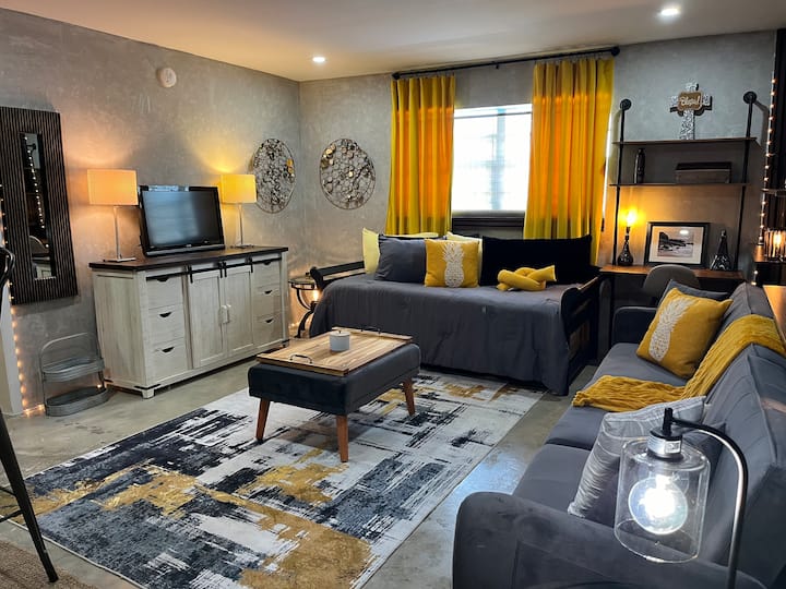 Vibrant Tropical Oasis Near Port, Shops & Beach - Fort Lauderdale