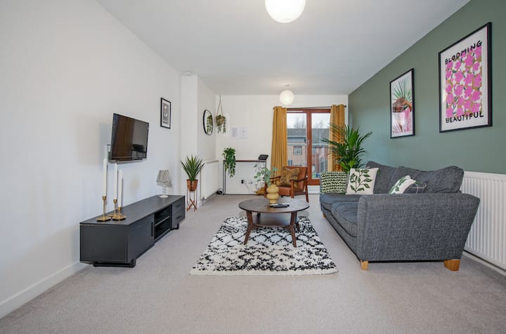 Comfy 2-bedroom Central Gem + Free Parking - Glasgow