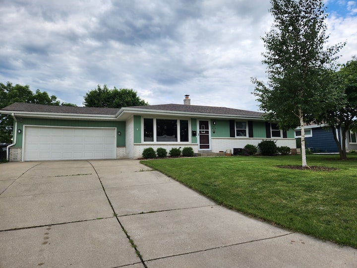 Ranch House- 13 Miles From Rnc! - Germantown, WI
