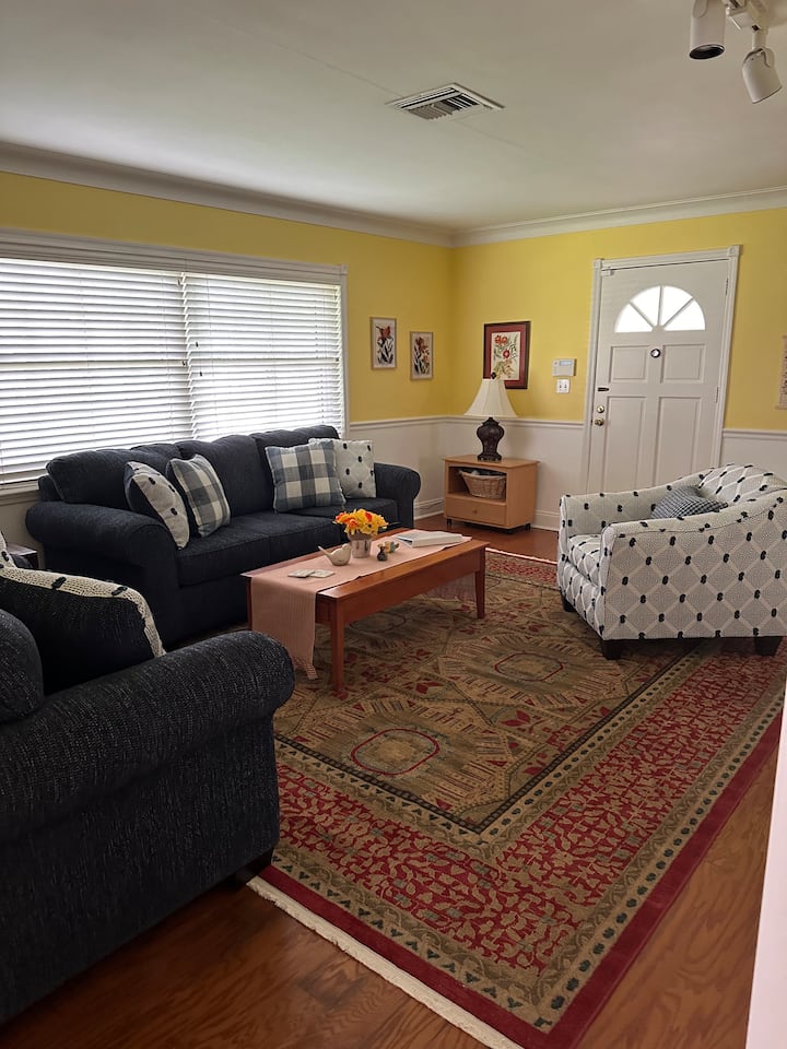 Beaches, Golf, Family! 2/2!
 31 Day Minimum Stay! - Clearwater, FL