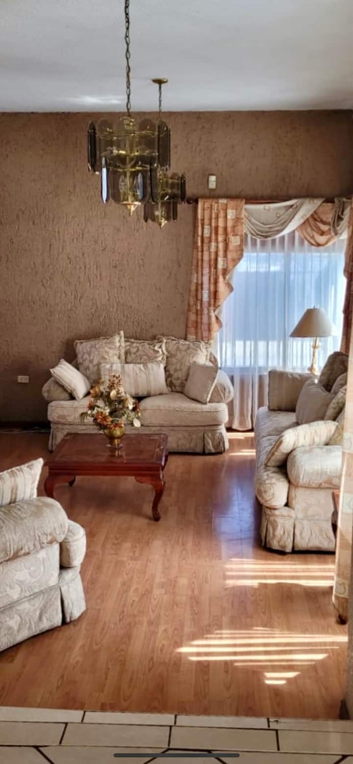 Casa Grande Residencial Con Buena Ubicación. - Hidalgo del Parral