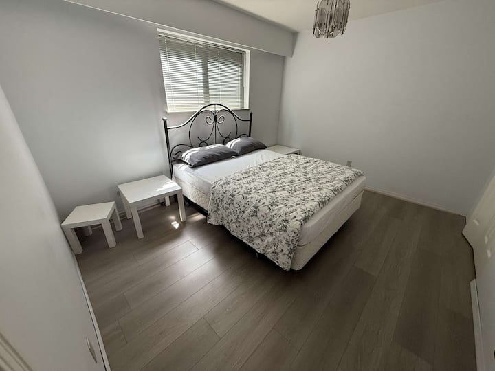 Private 1 Bedroom Suite With Sofa Bed Vancouver - Vancouver