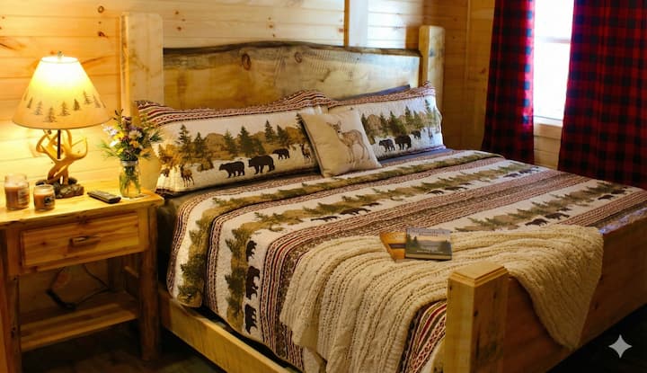 Modern King Studio — Steps From Lake George - Lake George, NY