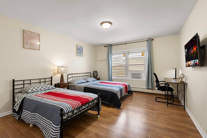 Big Room 2 Beds Desk Wi-fi Roku Tv Min To Ny - Jersey City, NJ