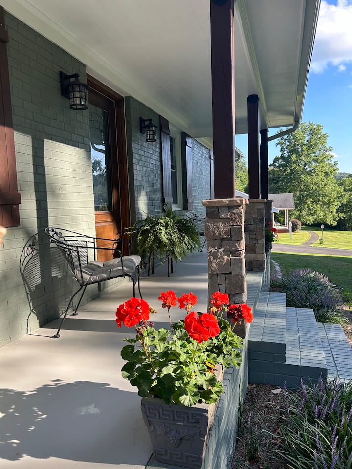 Spacious Mountain Retreat 5 Min To West Jefferson - West Jefferson, NC